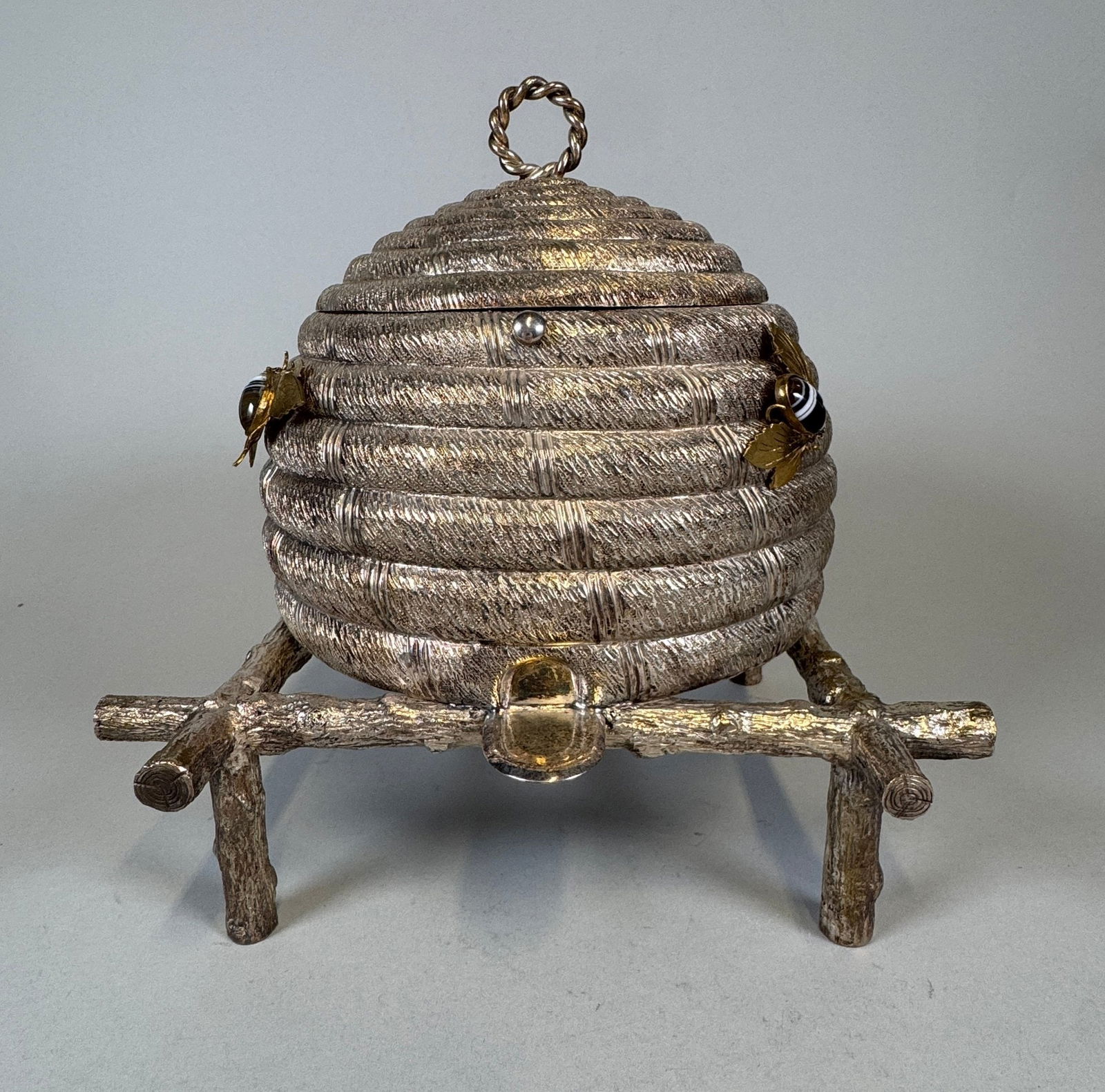 Victorian Gilt Silverplate Beehive Form Biscuit Box - Jul 24, 2025 ...