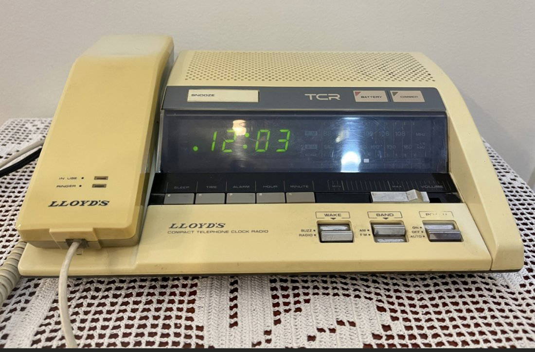 Lloyd’s Vintage Telephone-radio Combo || Vintage Clock Telephone ...