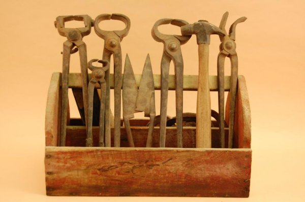 537: Farriers Tool Box