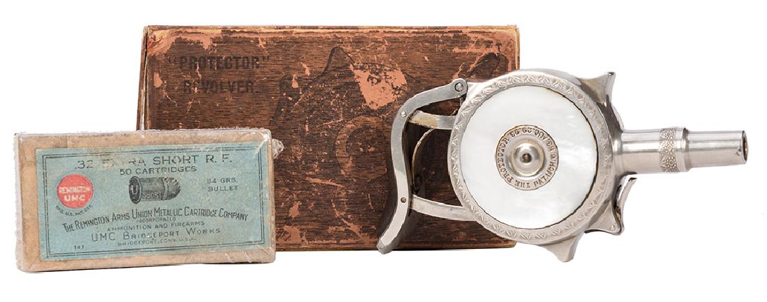 Gamblers Palm Pistol With Pearl Grips.