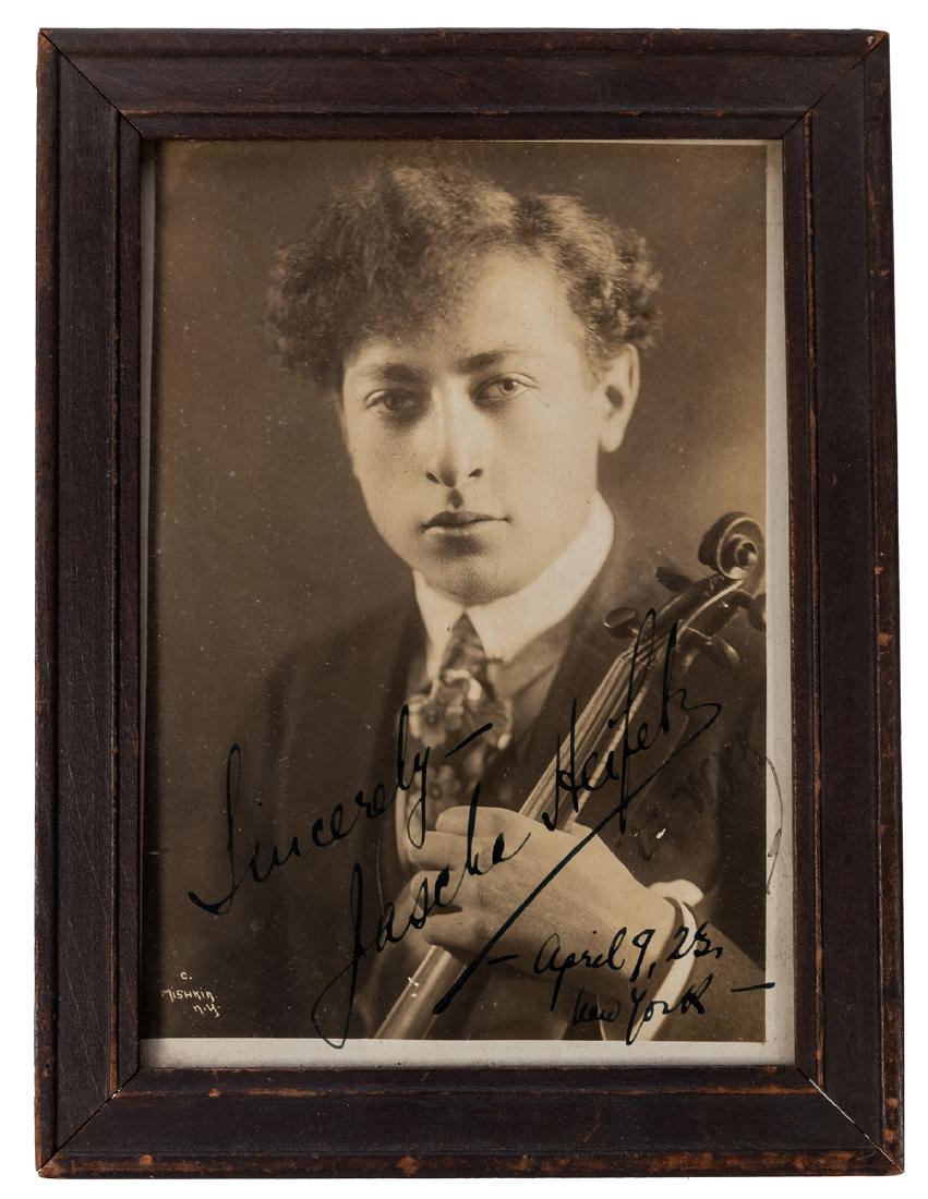 Heifetz, Jascha (1901—1987). Jascha Heifetz