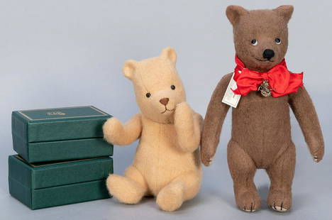 R. John Wright "silly Old Bear" Doll.