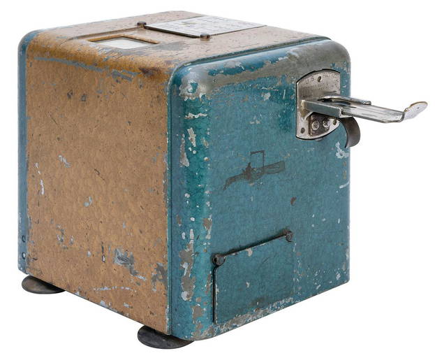 Mills 5 Cent “vest pocket” slot machine/trade stimulator. [Chicago ...