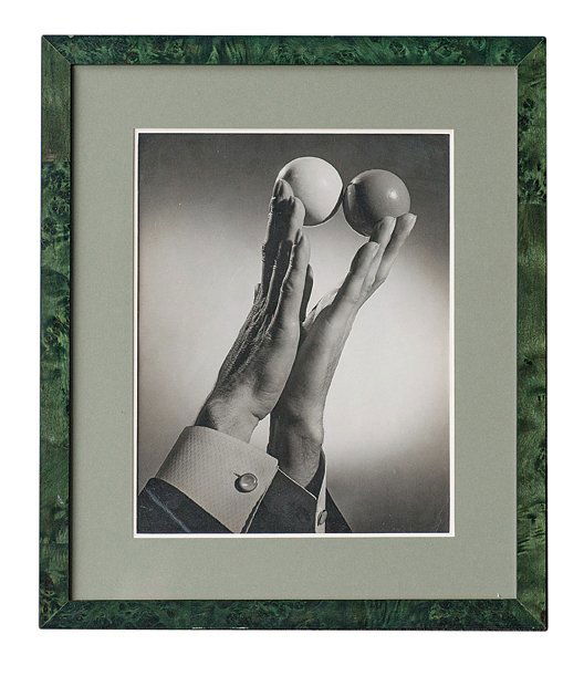 Karger, George. Photograph of Cardini’s hands