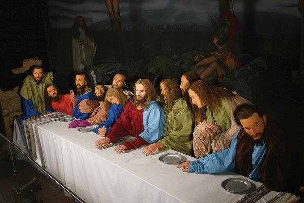 152: The Last Supper disply Jesus and His 12 Disciples
