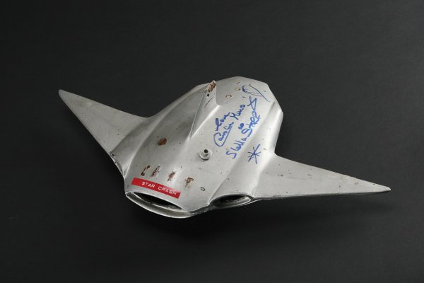 875: Space ship filming miniature from Starcrash