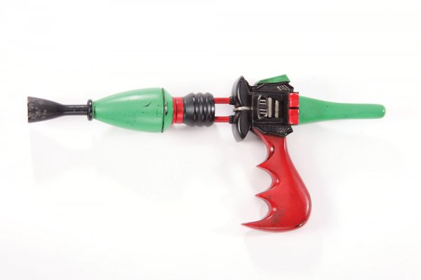 Original Martian ray gun pistol from Mars Attacks! : Lot 1046
