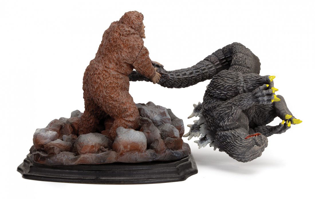 Godzilla (7) models, vintage box, vinyl and resin kits.