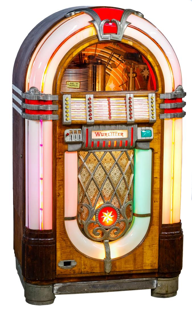 Wurlitzer Model 1015 Juke Box with Records