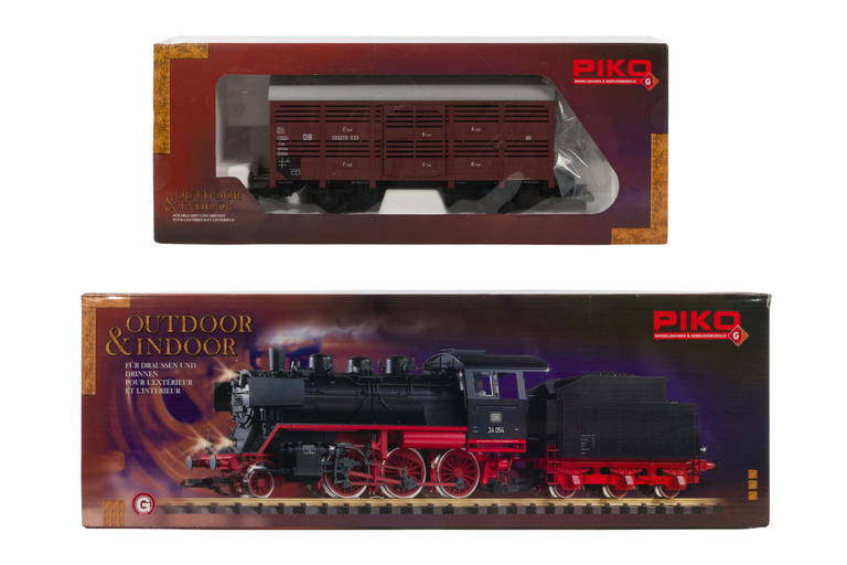 Piko Model Train G Scale Locomotive And Car
