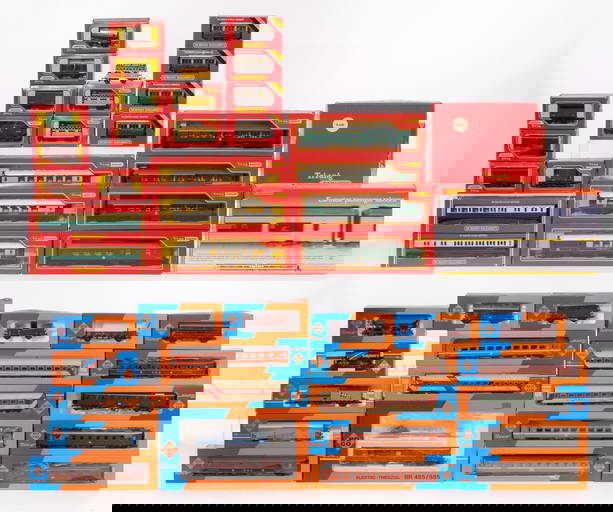 Roco And Hornby Model Train Ho Scale Boxed Assortment