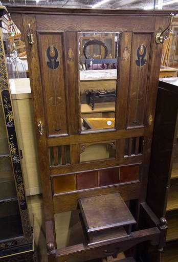Oak Mission Style Hall Tree - Jun 23, 2013 | Leonard Auction, Inc. in IL