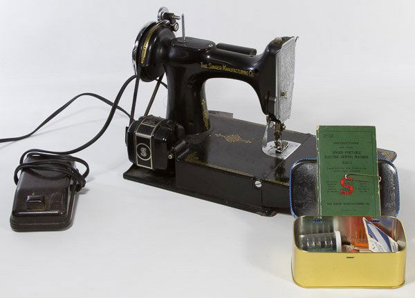 Singer 3-110 'Featherweight' Sewing Machine