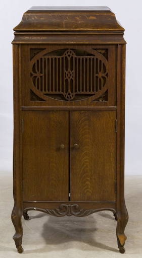 Oak 'brunswick' Victrola By Brunswick Balke Collender