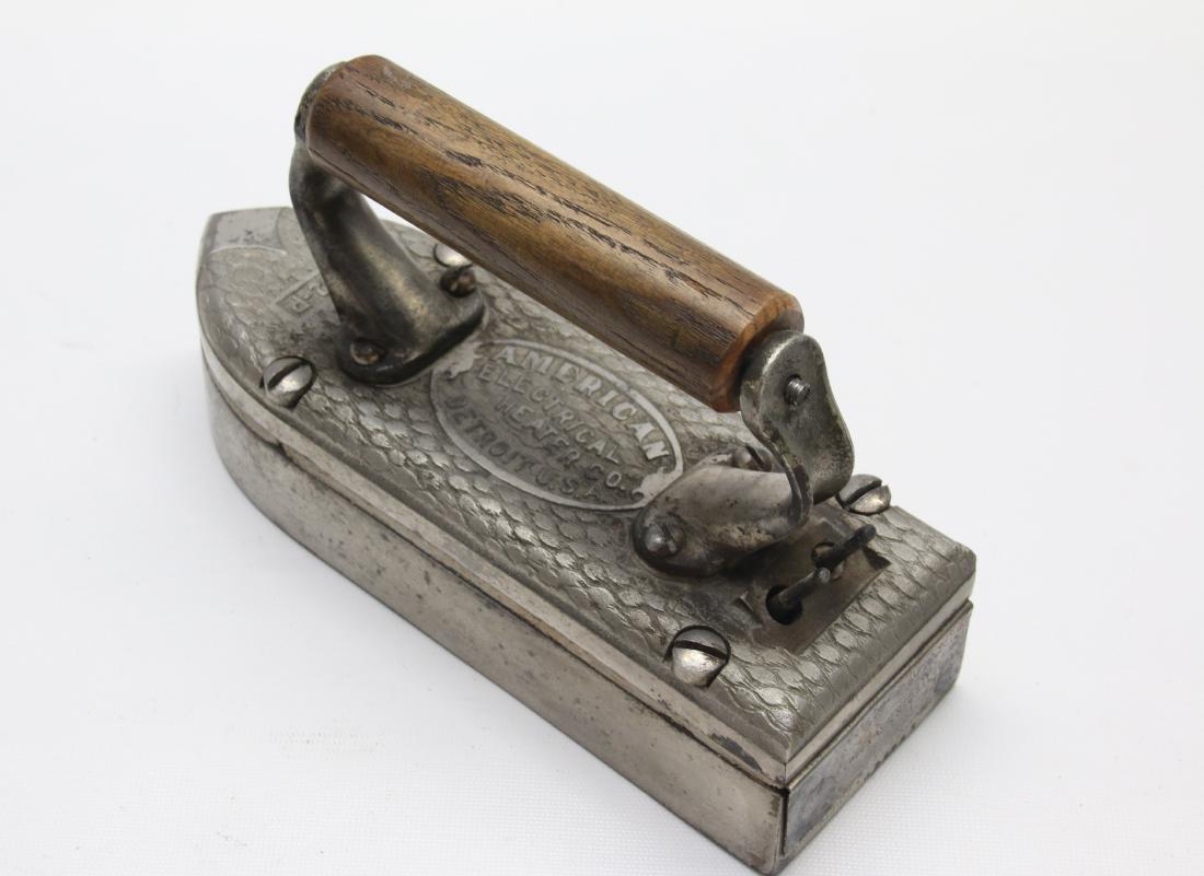 Tailor And Commercial Iron