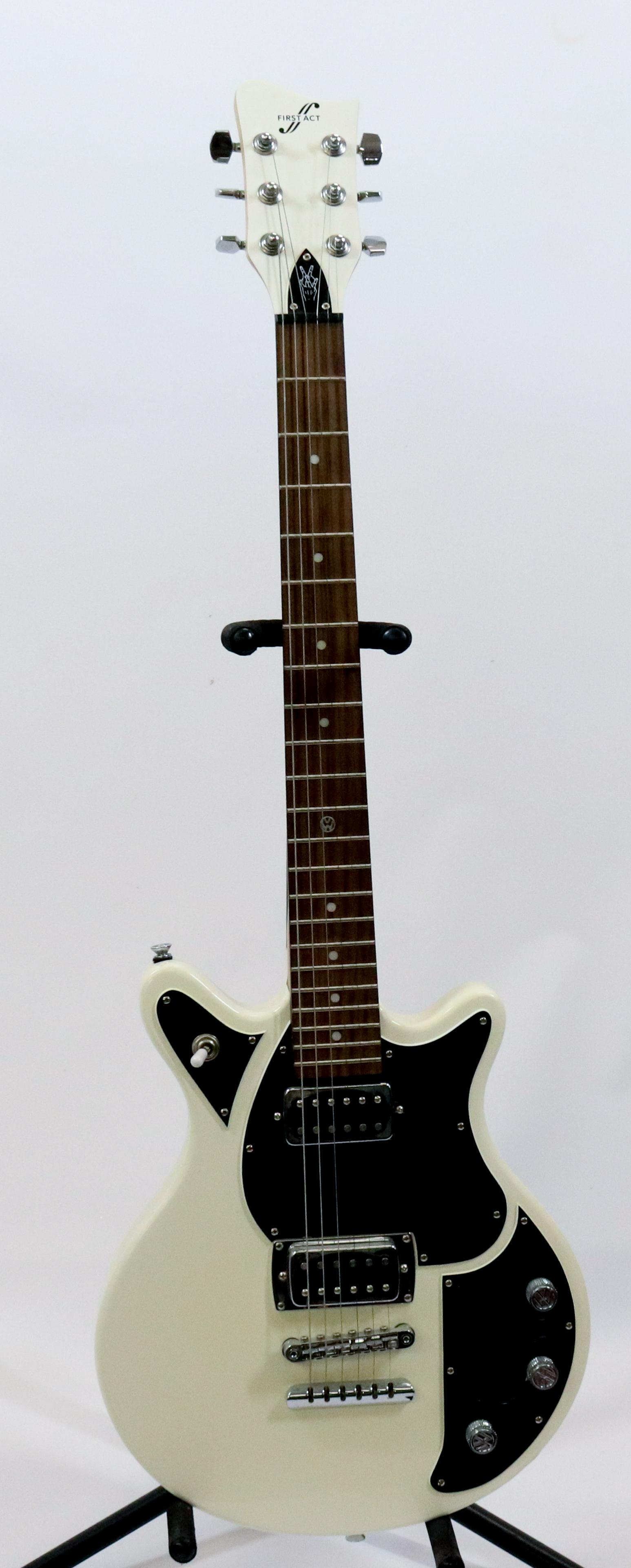 FIRST ACT ELECTRIC GUITAR (#0424) on Jun 17, 2022 | Hartzell's Auction ...