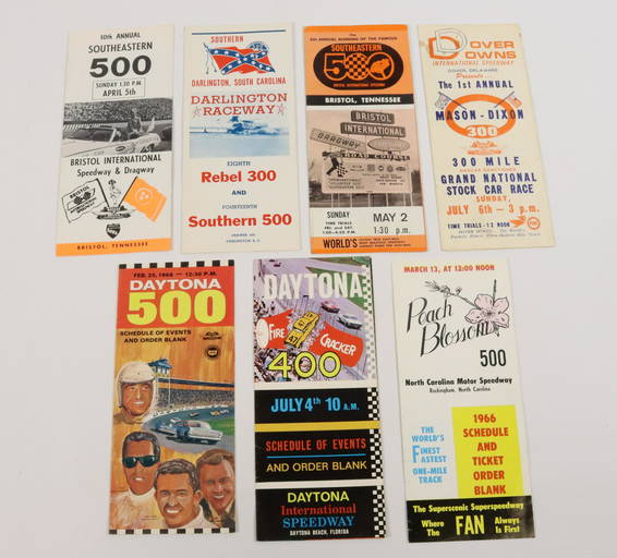 LOT OF VINTAGE RACING PAMPHLETS - Aug 26, 2022 | Hartzell's Auction ...
