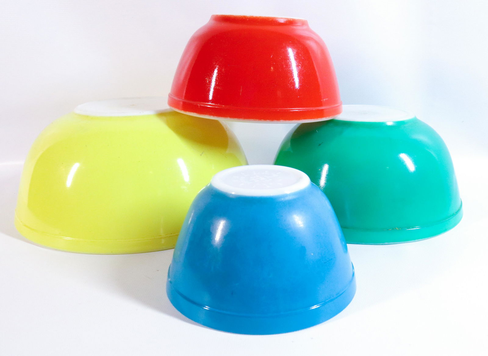 Graduated Set Of Pyrex Mixing Bowls