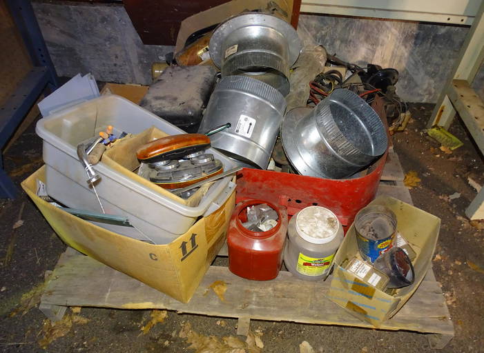 PALLET HARDWARE LOT - Oct 06, 2022 | Hartzell's Auction Gallery, Inc. in Nj