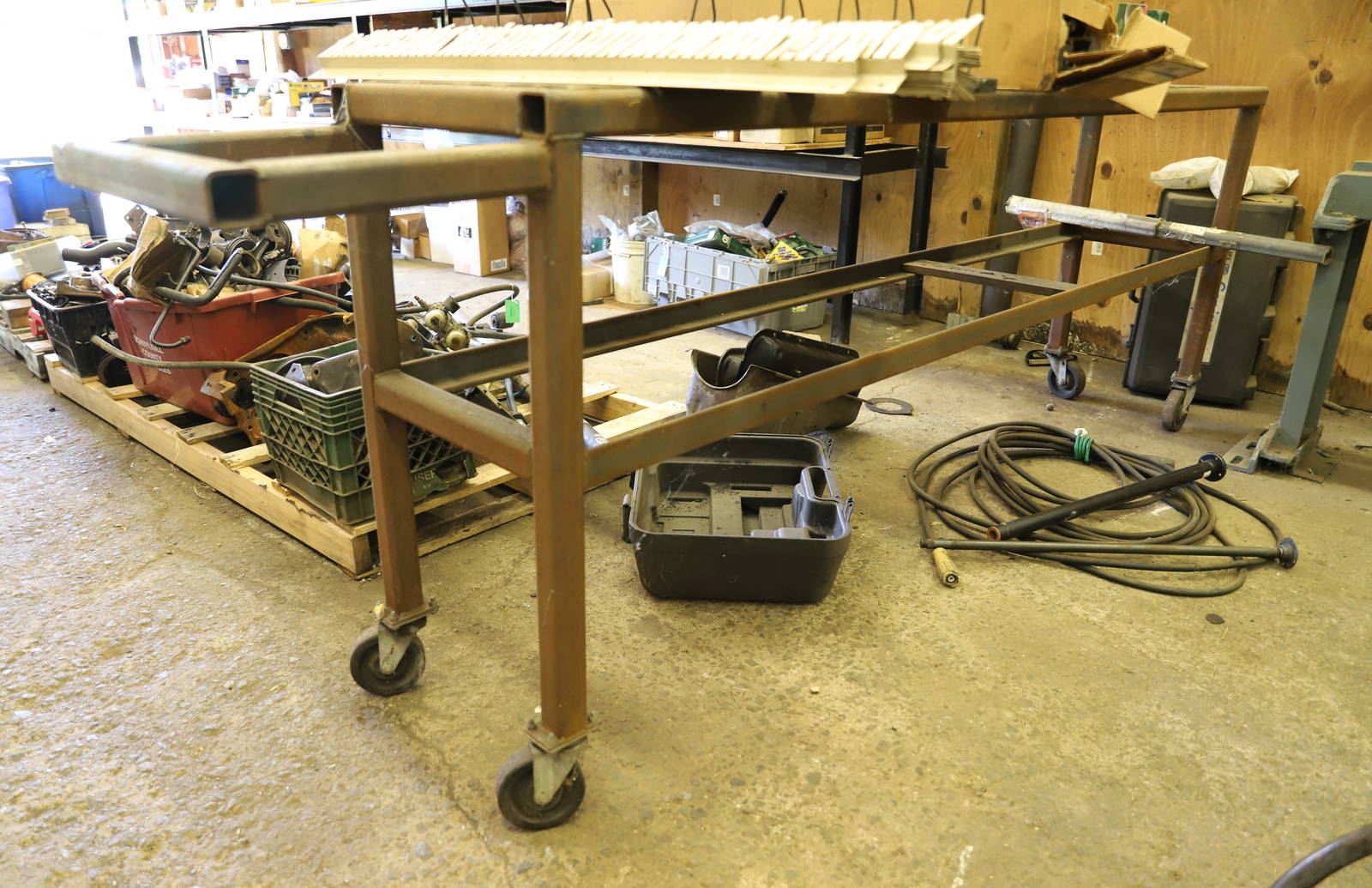 Metal Rolling Table Auction