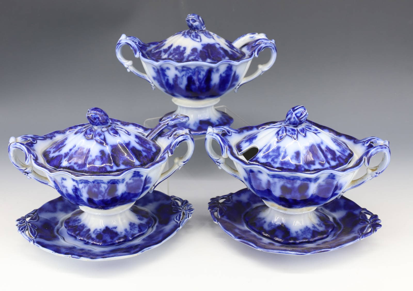 (3) Flow Blue Scinde Sauce Tureens/underplates Auction