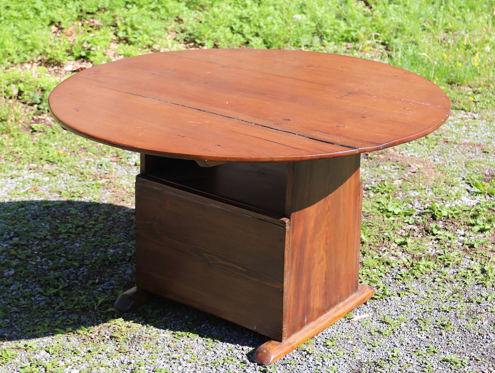 Antique Round Hutch Table Auction