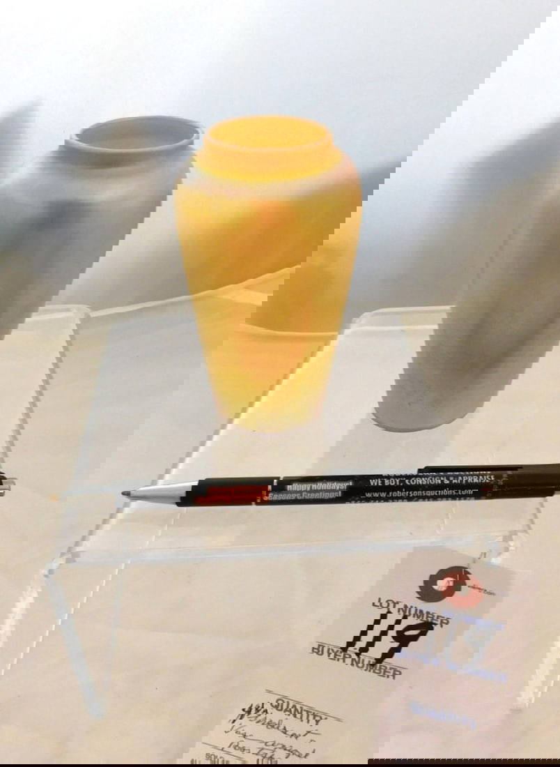 Sm.vase Poss.tiffany Or Steuban Auction