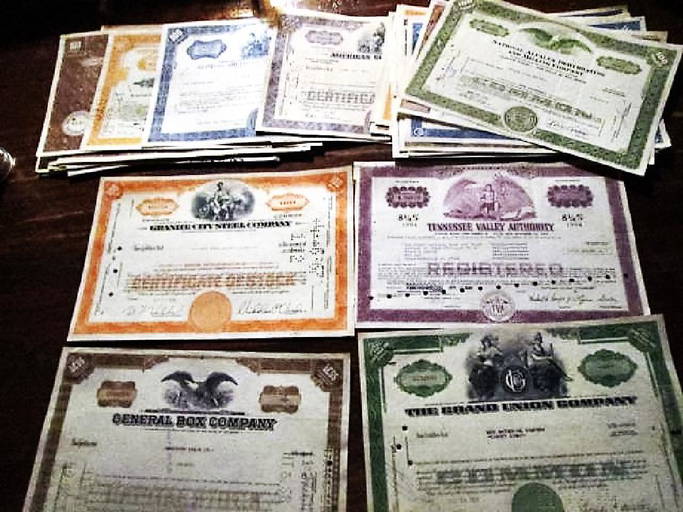 (50) Obsolete Stock Certificates Collectible Art