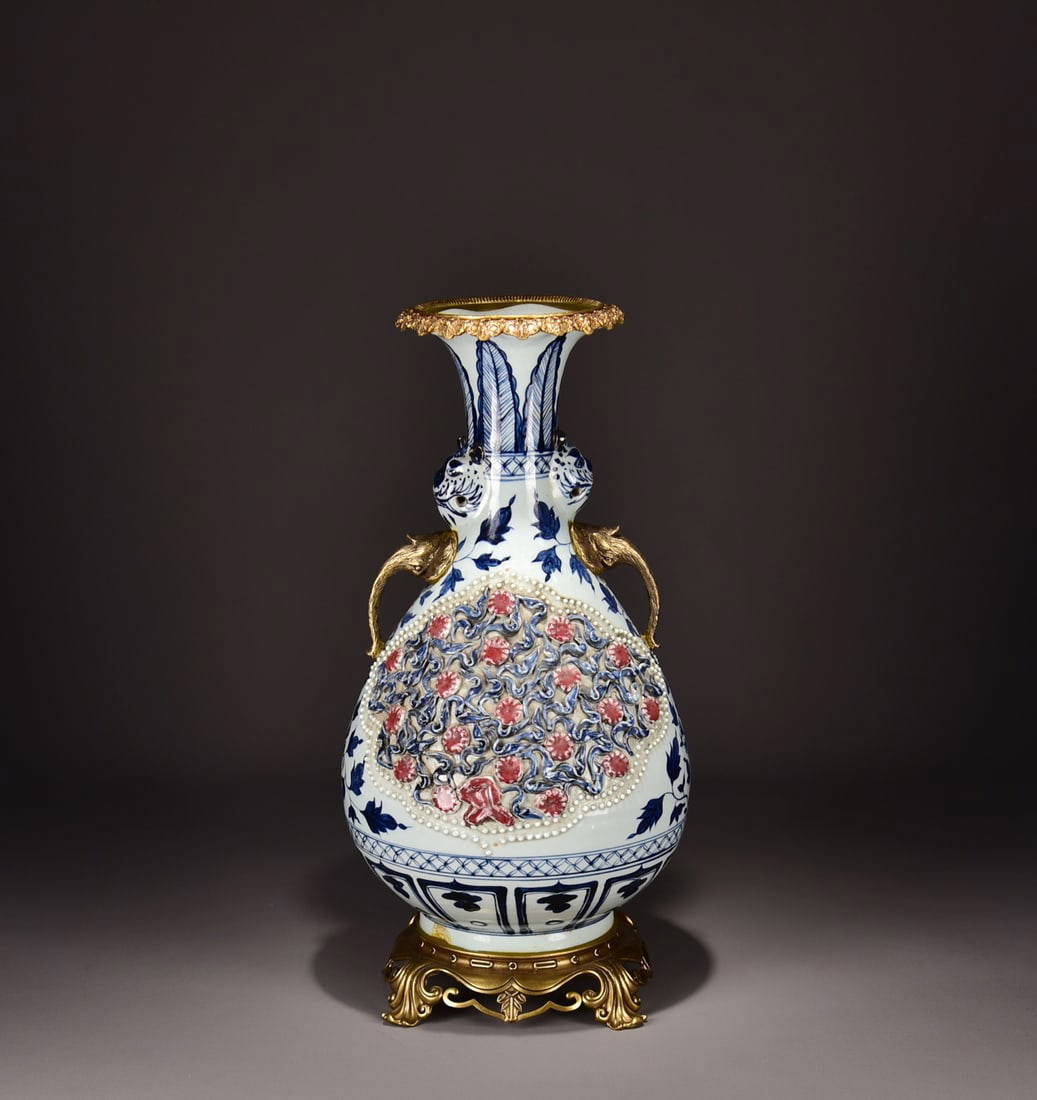 A Yuan Dynasty Blue And White Glaze Red Inlaid Copper Gilt Pile Plastic ...