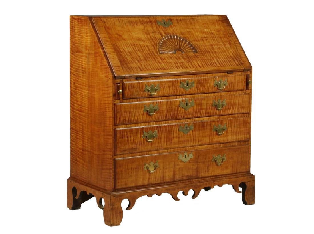 COLONIAL RAMPANT MAPLE SLANT FRONT DESK