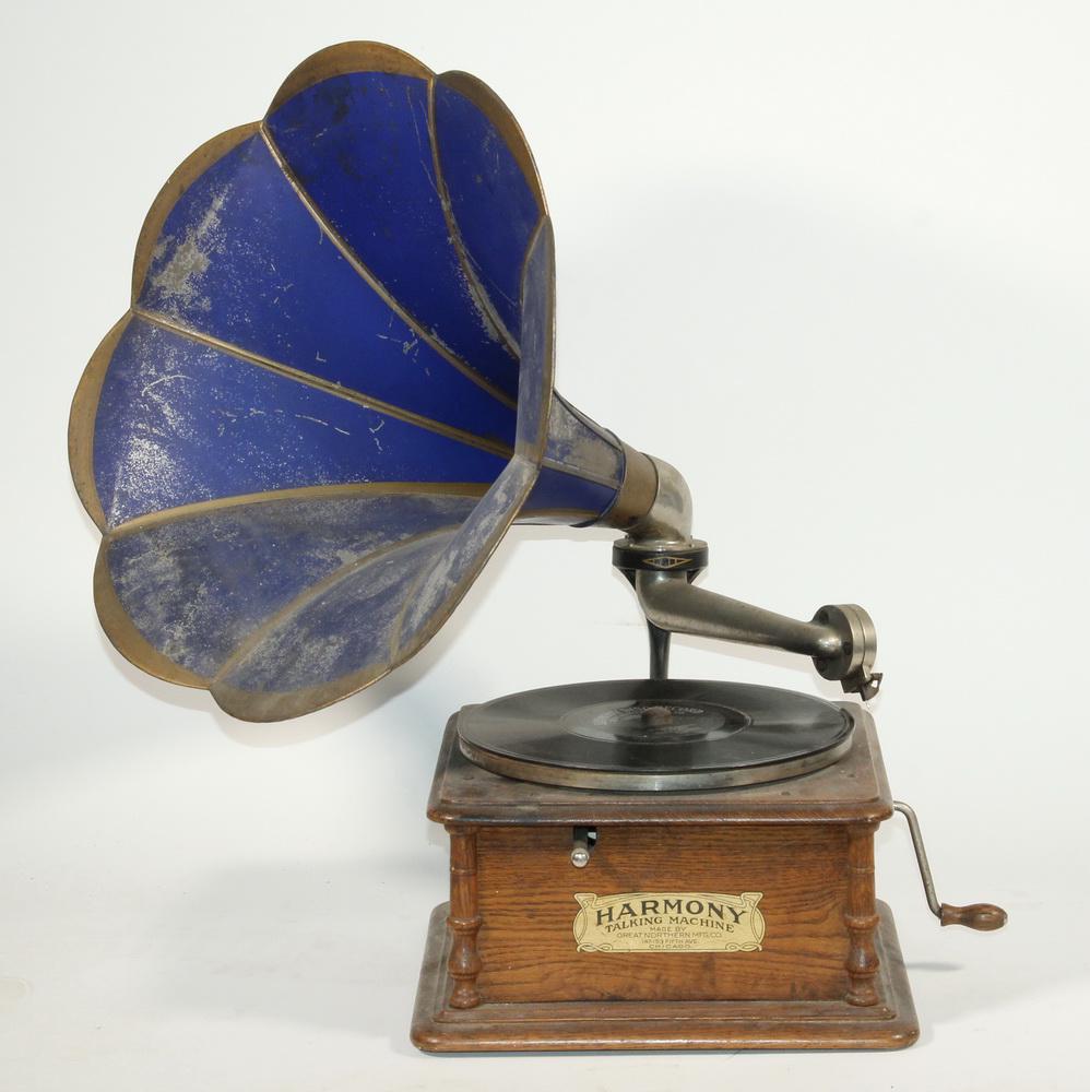 For Auction: HARMONY TALKING MACHINE PHONOGRAPH (#3350) on Nov 10, 2019 ...