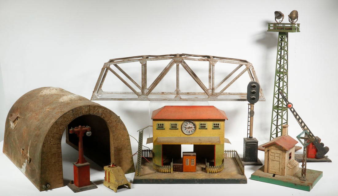 (22) Pre-war Model Train Accessories, Incl. Lionel Auction