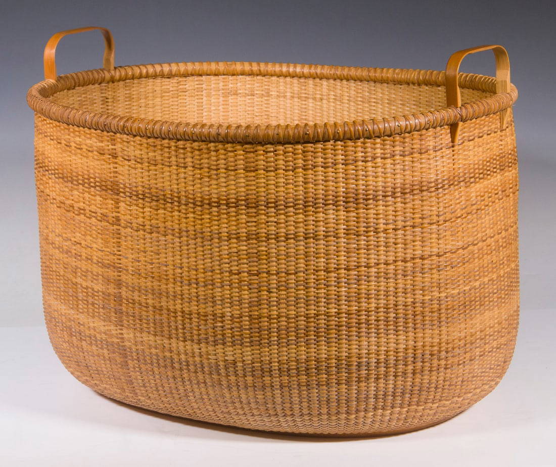 Large Oval Nantucket Style Basket Auction