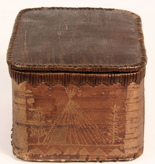 EARLY NATIVE AMERICAN BOX - Birch Bark Box in the style : Lot 98
