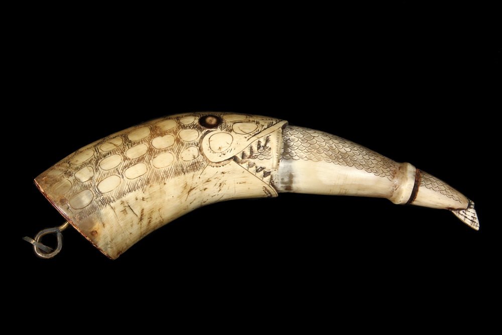 NATIVE AMERICAN POWDER HORN - Northwest Coast,