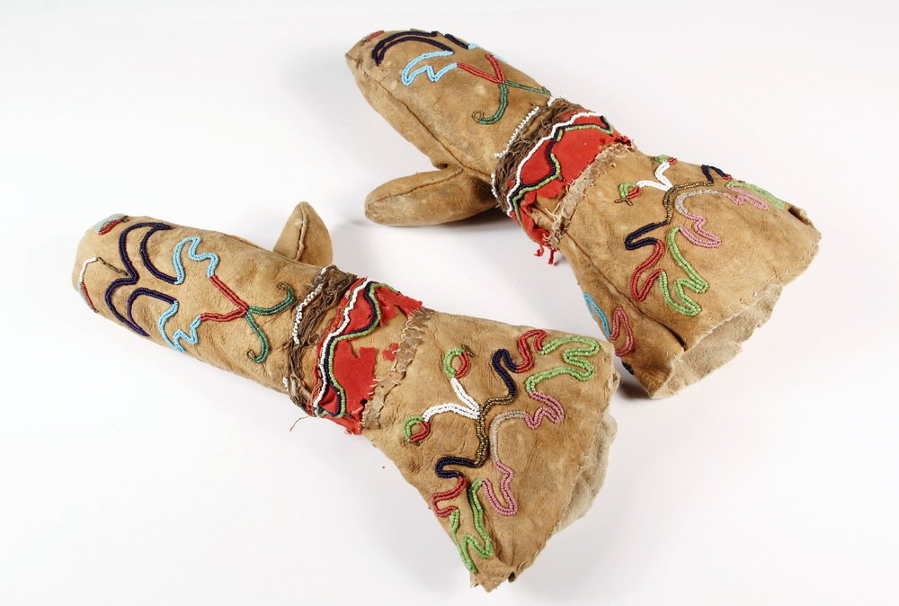 Native American Mittens Cree Deerskin Beaded Gauntlet