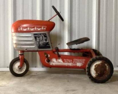 Trac-chain Drive Pedal Tractor Auction