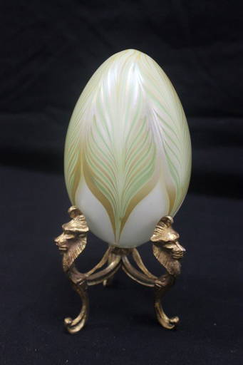 Vandermark 1982 Pulled Feather Art Glass Egg On A Brass
