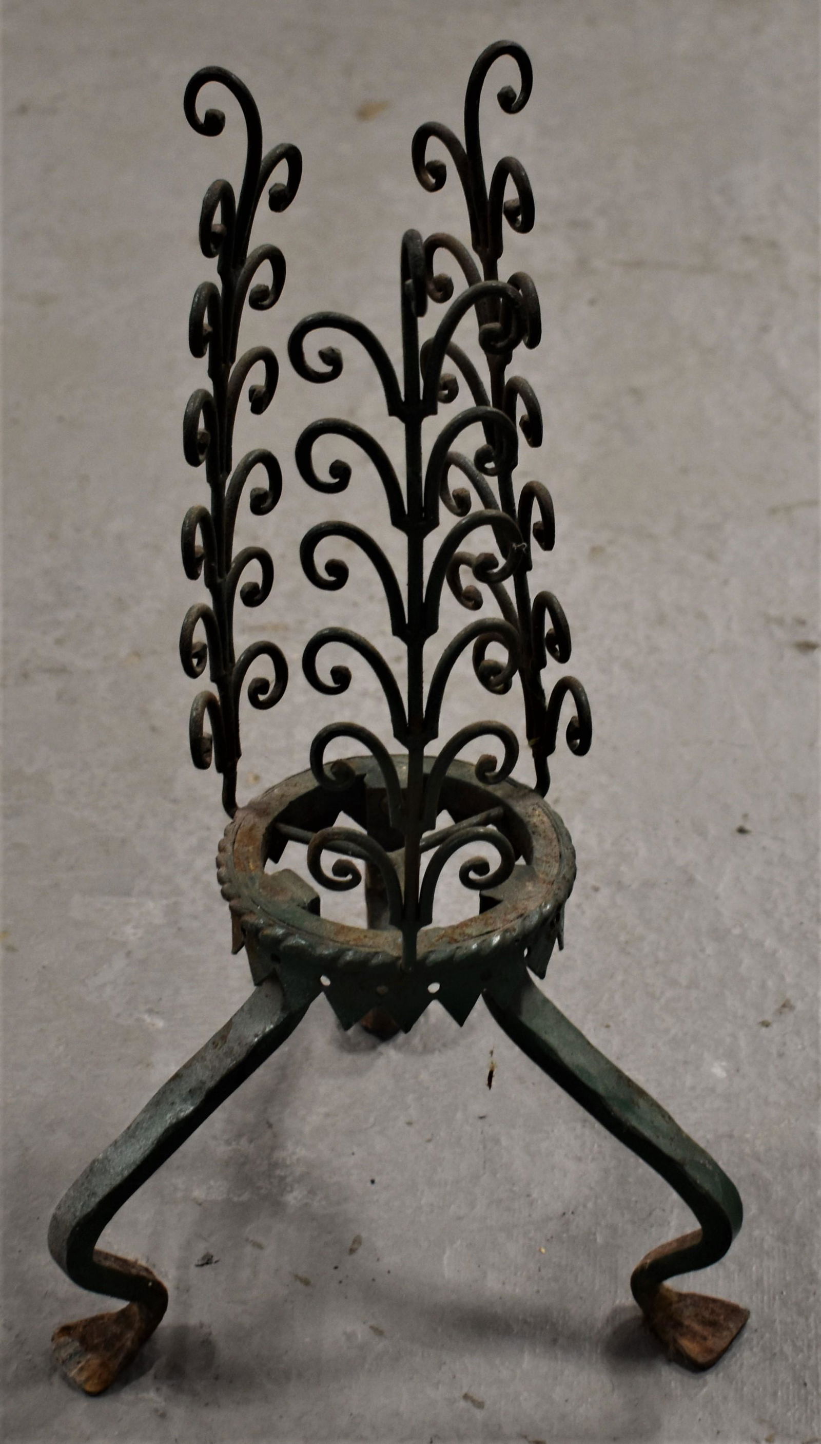 Painted Wrought Iron Tree Stand - Jun 28, 2020 | Keene Auctions in NH