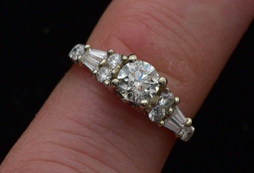18k Diamond Engagement Ring