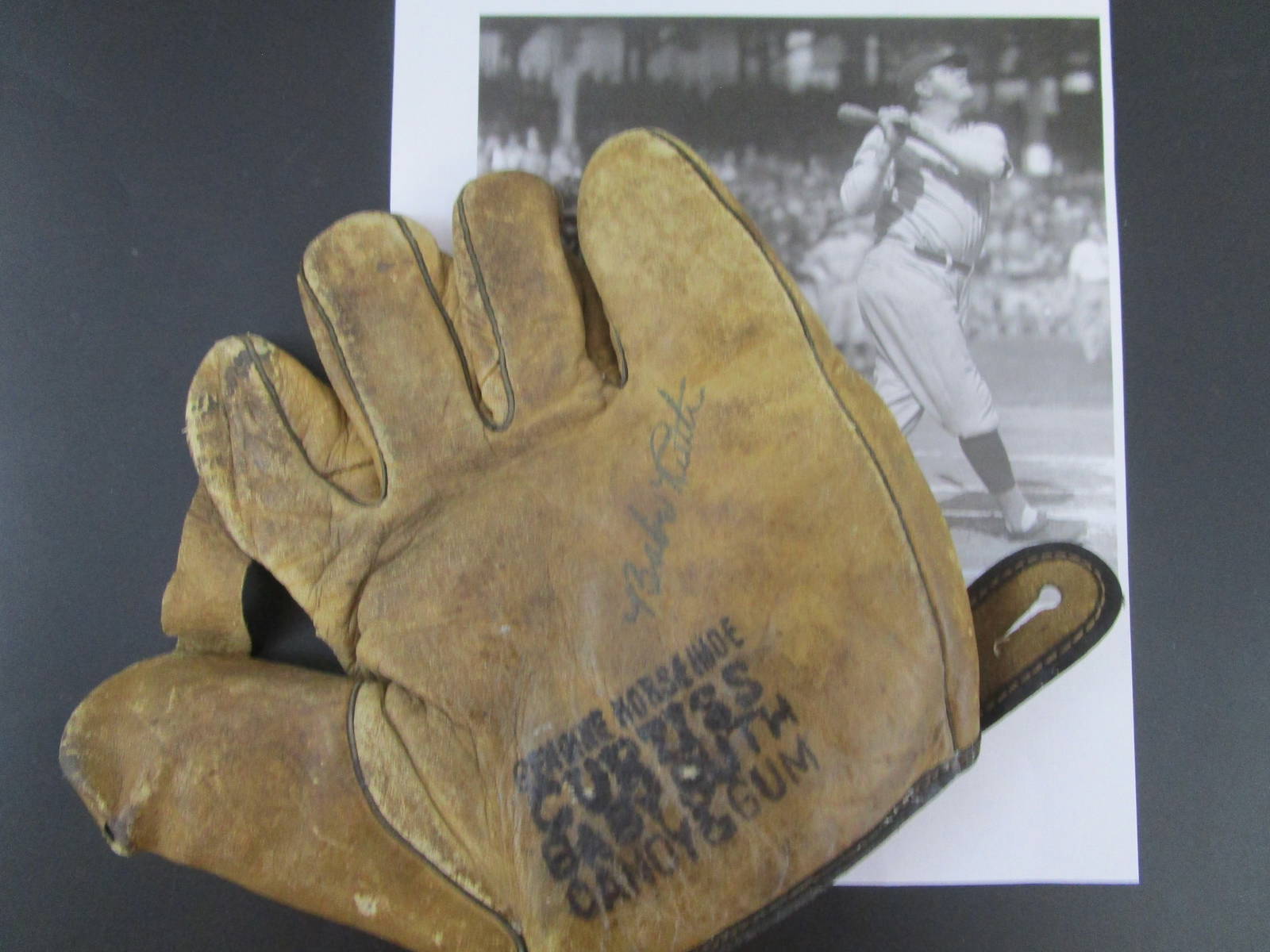 Babe Ruth Signed Fielder’s Glove With Certificate Auction