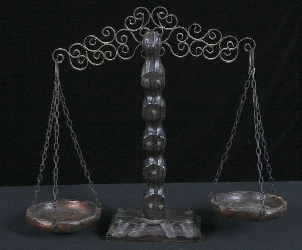 575: Wooden Scales of Justice - GG