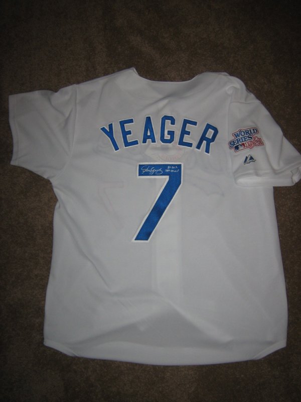 1122: Steve Yeager Autographed Dodgers Jersey PSA/DNA