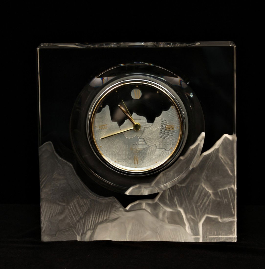 Vintage Bulova Quartz Clock w/Crystal by Hoya NS149