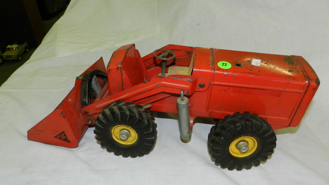 22: vintage childs toy metal payloader by Nylint (missi