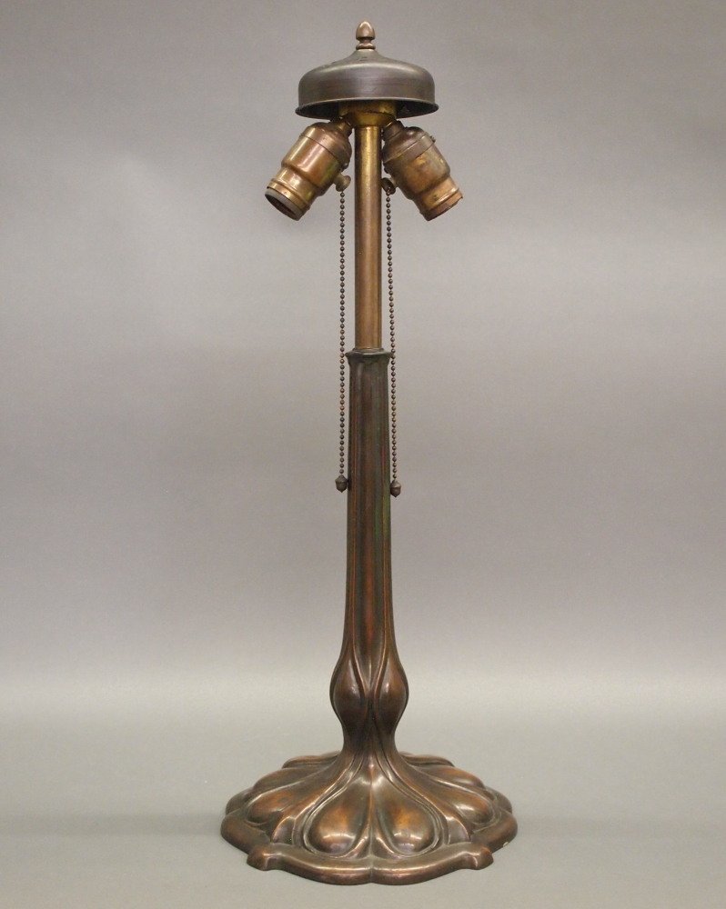 Handel Scalloped Rim Lamp Base