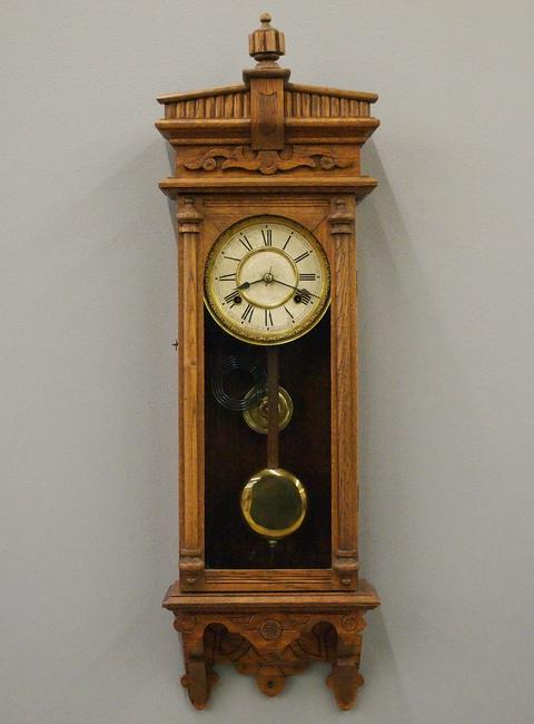 Waterbury Halifax model wall clock Price Guide