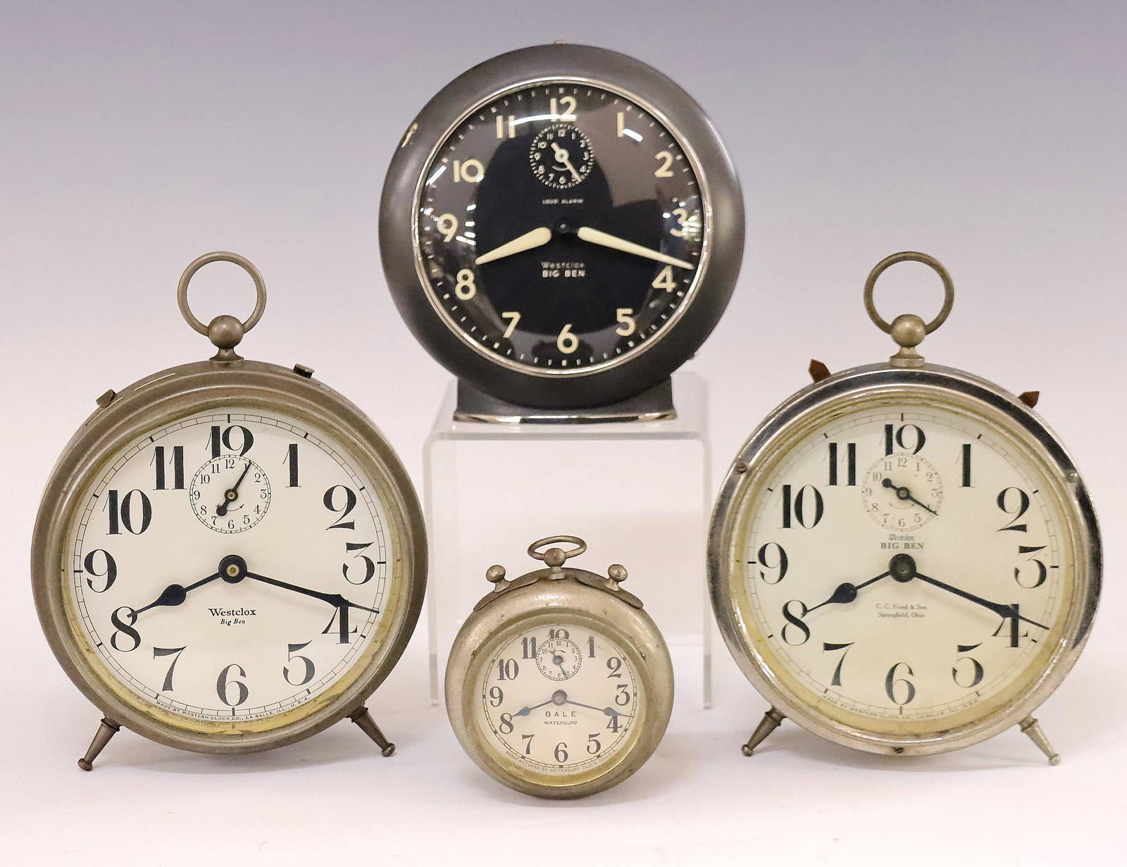 4 Small Alarm Clocks (#0071) on Apr 07, 2023 | Schmidt's Antiques Inc ...