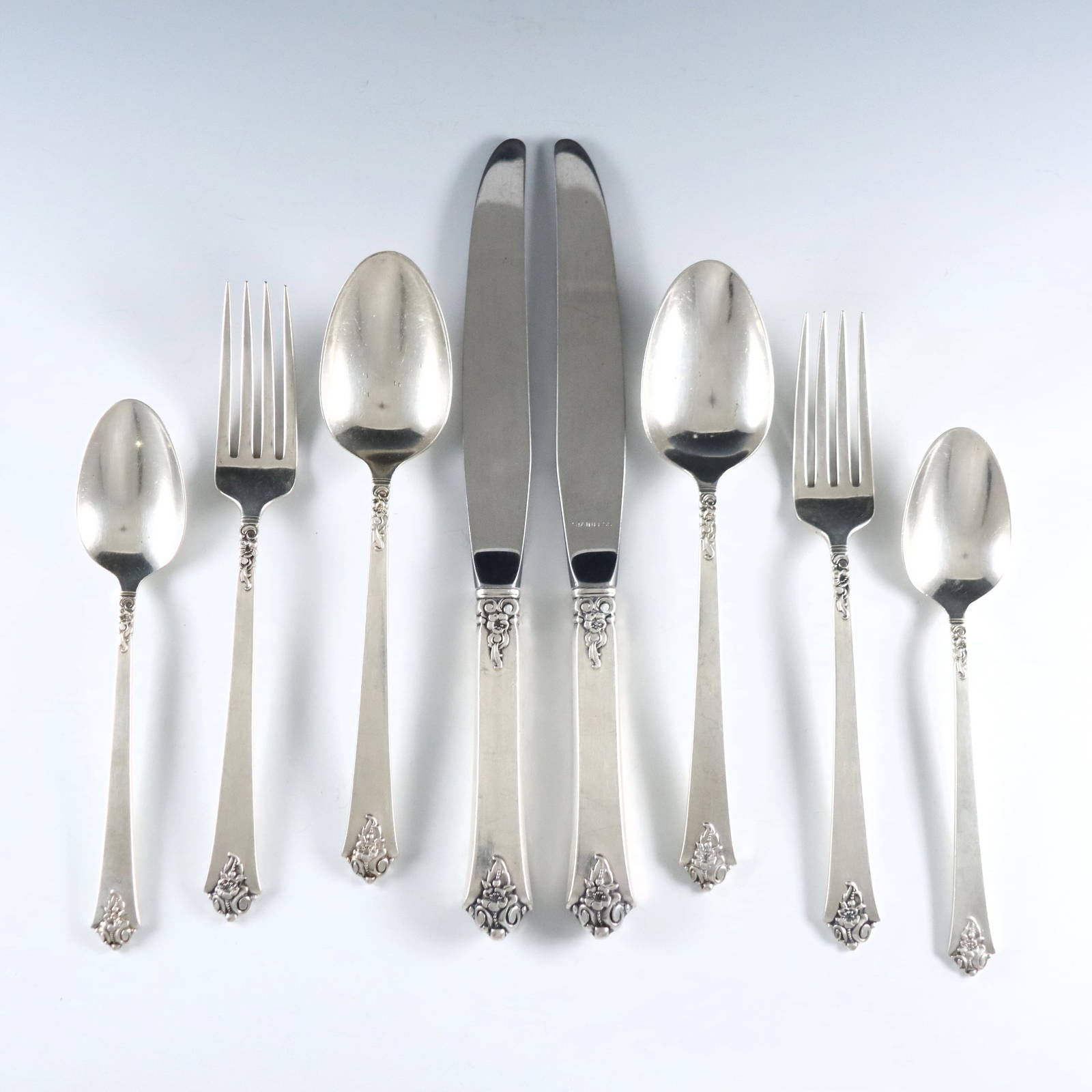 19 Pc Royal Crest Castle Rose Sterling Flatware Auction